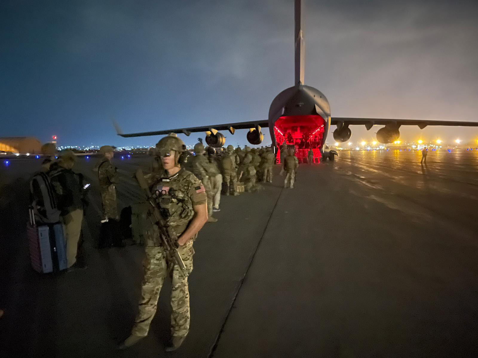 The story behind the photo of the last US soldier to leave Afghanistan
