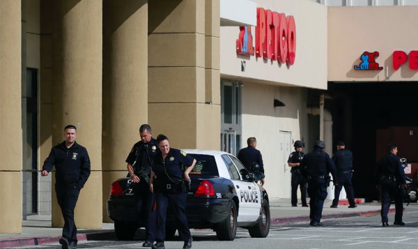 Two soldiers jumped into action after a mall shooting