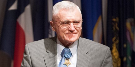 Medal Of Honor Recipient Wesley Fox Laid To Rest At Arlington National ...