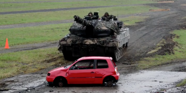 Watch An M1 Abrams Battle Tank Execute A Near-Perfect Drift - Task ...