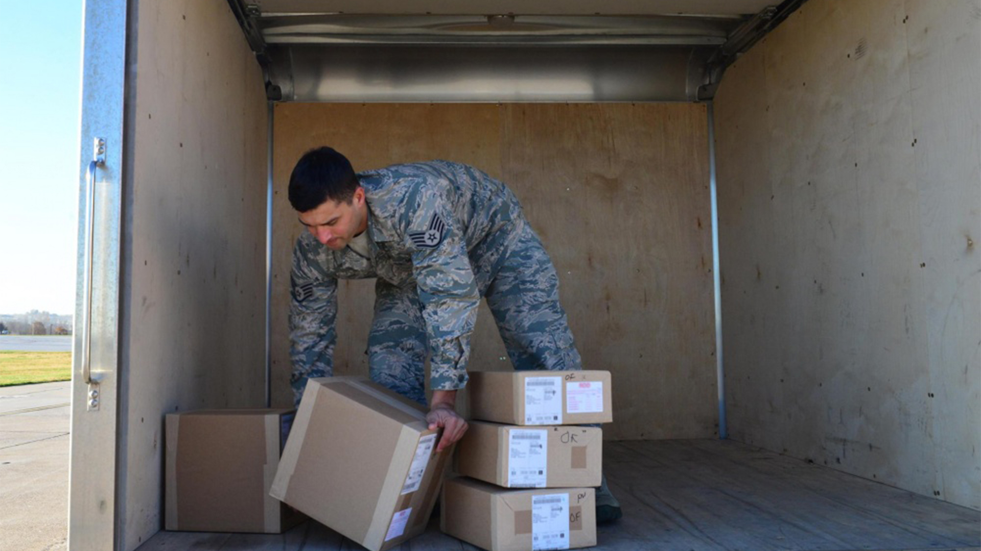 Air Force contractor steals 2,500 pages of secret documents