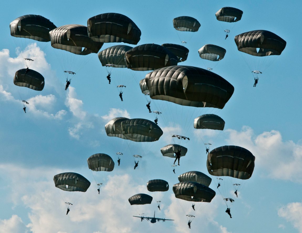Military paratrooper in video opens reserve chute right before impact