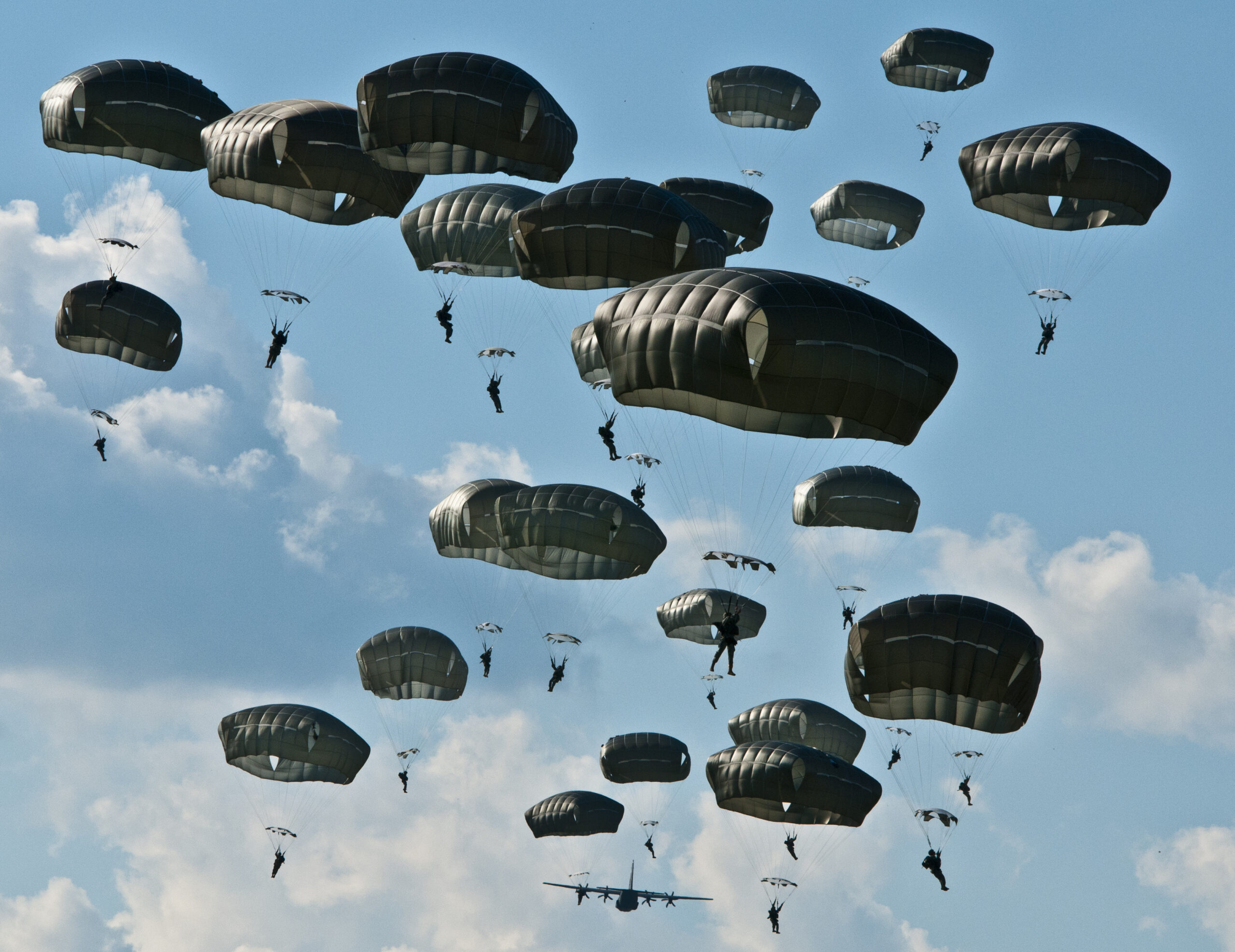 Military paratrooper in video opens reserve chute right before impact