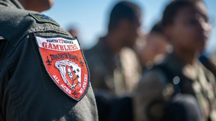 Why this Air Force F-16 has a hand of cards painted on its tail