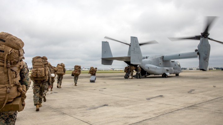 Marine Corps element conducts short-notice deployment to Middle East