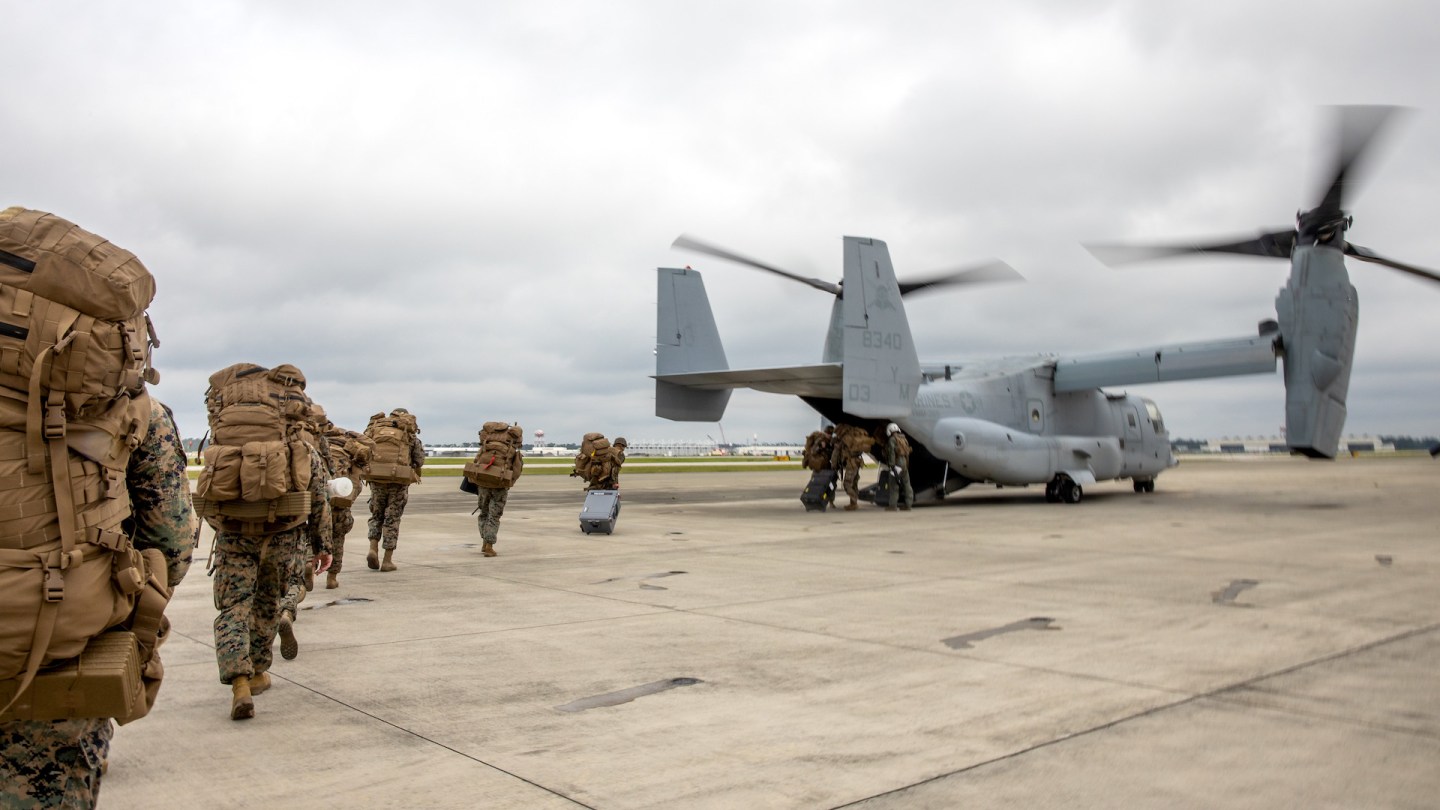 Marine Corps element conducts short-notice deployment to Middle East
