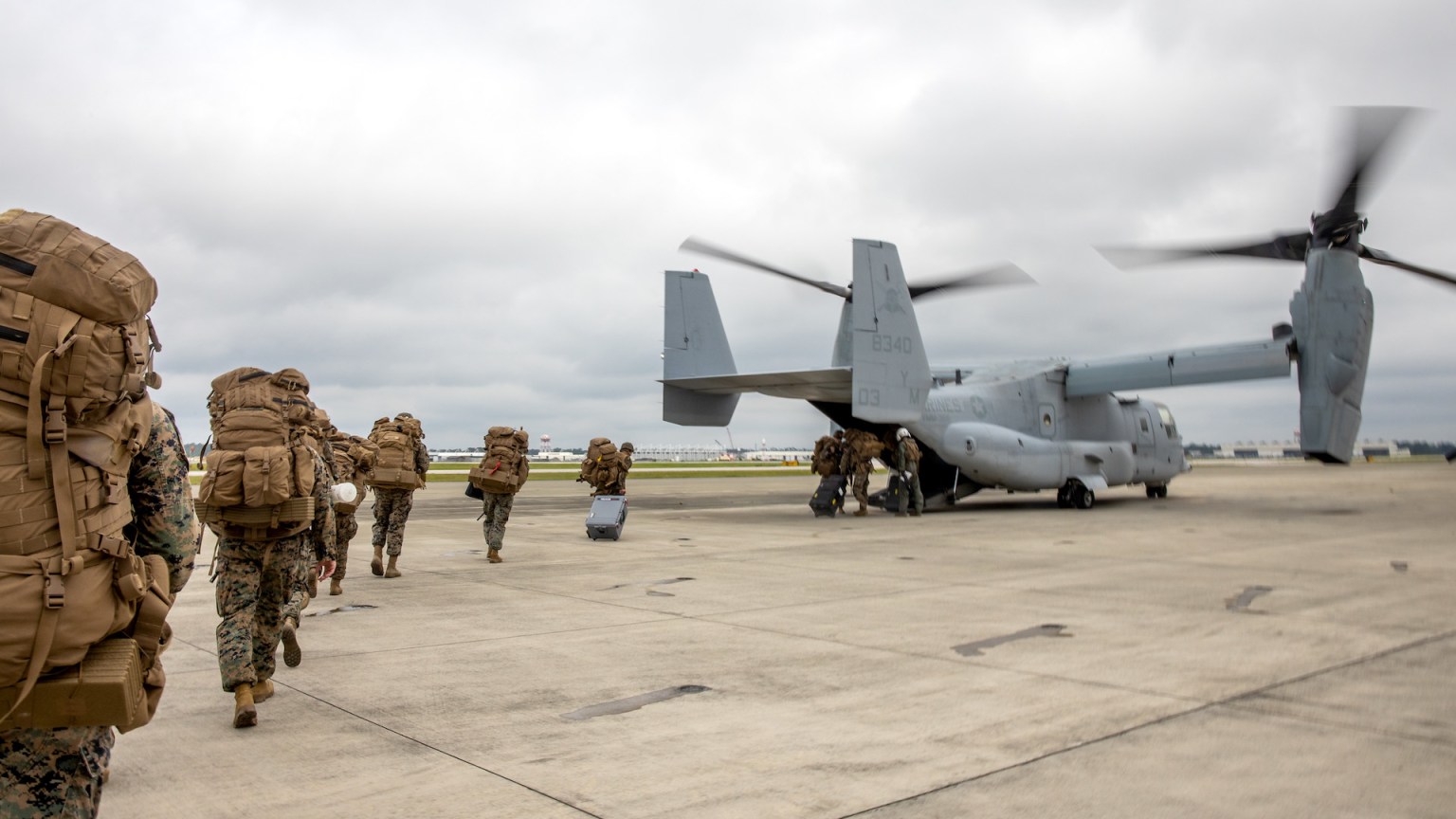 Marine Corps element conducts short-notice deployment to Middle East