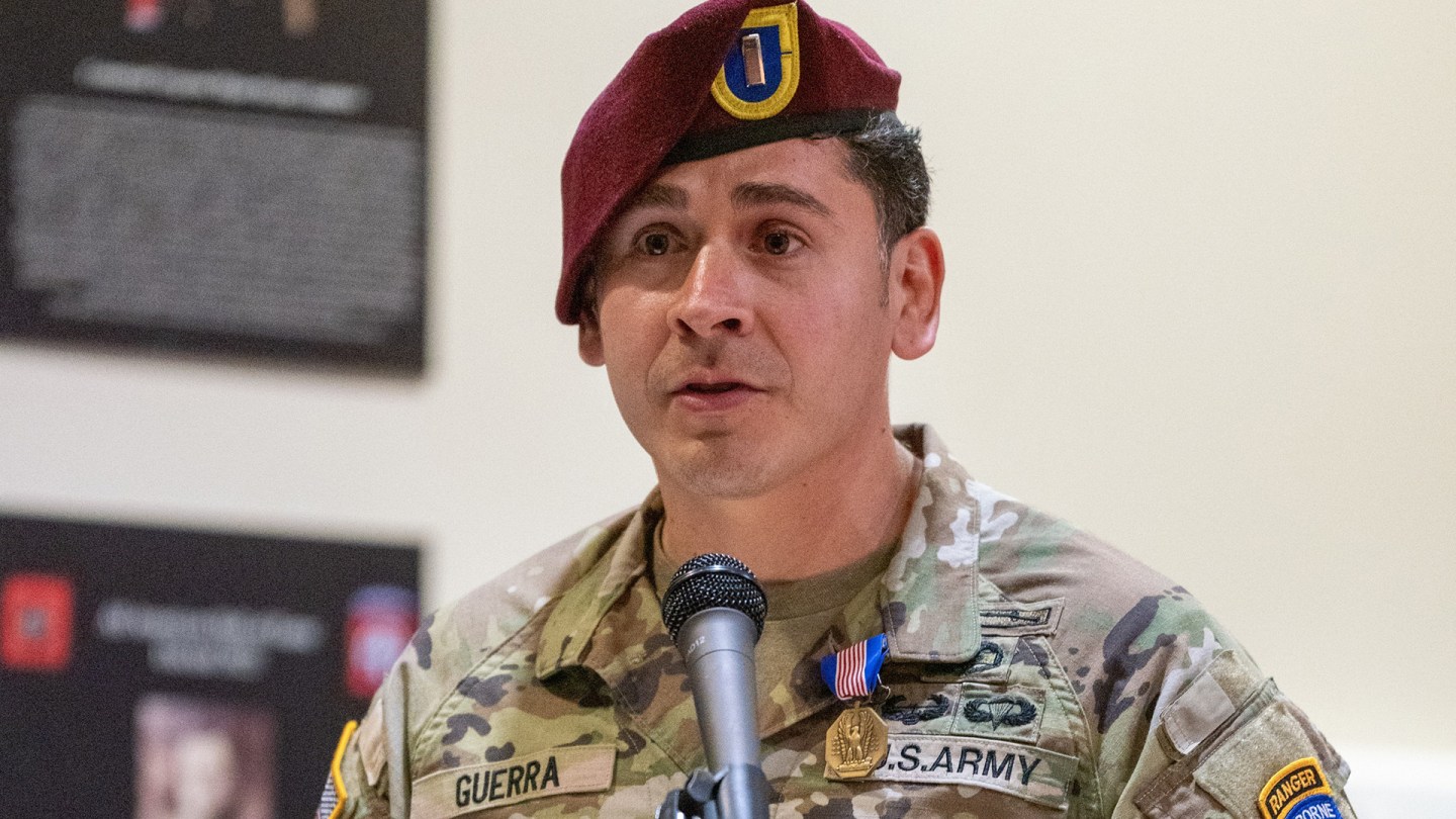 Army officer gets Soldier’s Medal for saving 4 people from gunman