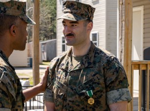 Marine Gunnery Sgt. stops fellow Marine from jumping off a bridge