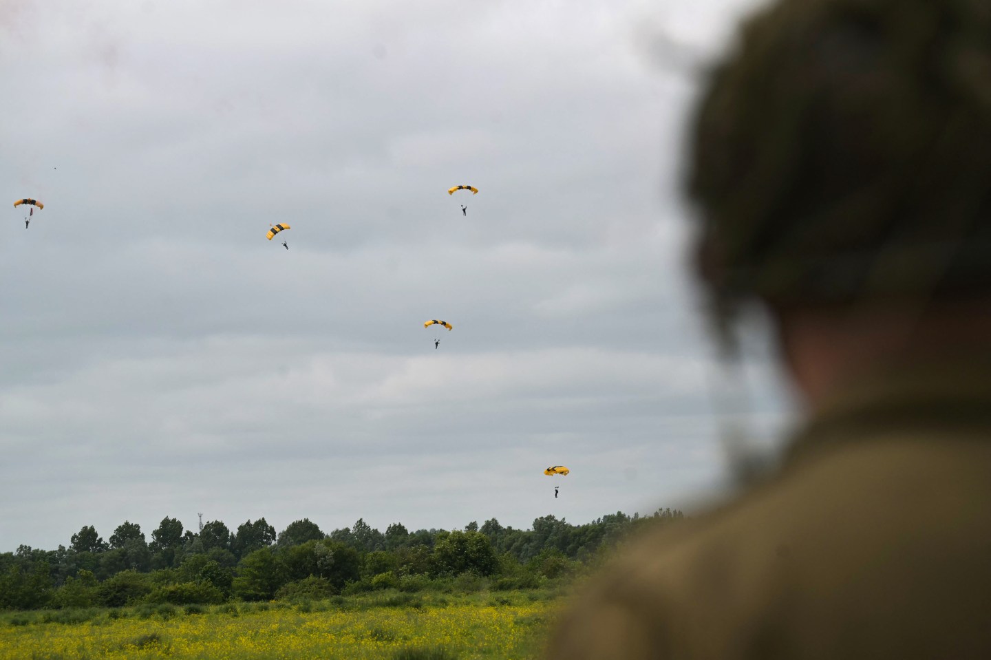 Veterans, civilians parachute over Normandy for D-Day anniversary