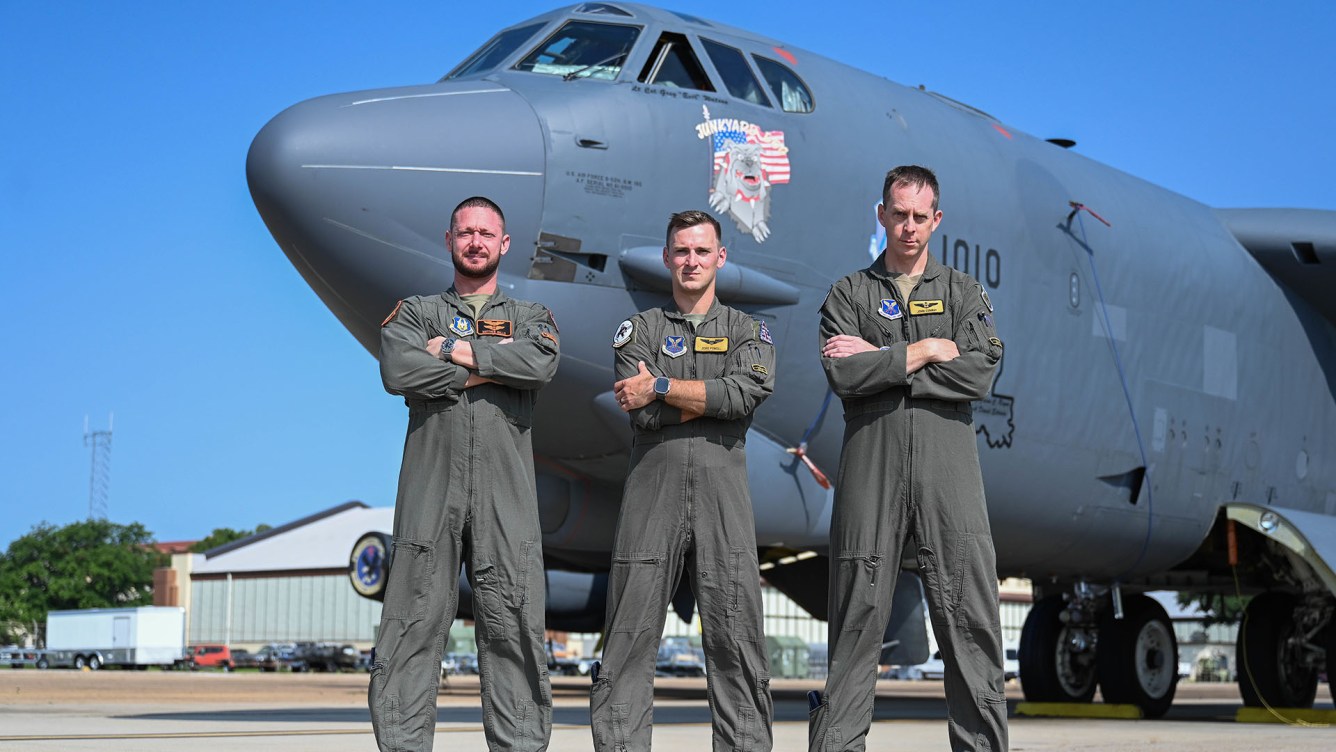 B-52 crew honored for actions in 'worst possible case' emergency