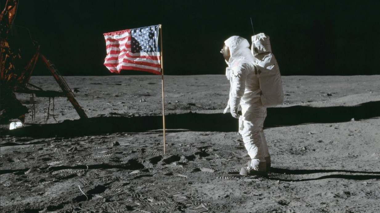 55 years ago, the military pilots of Apollo 11 landed on the Moon ...