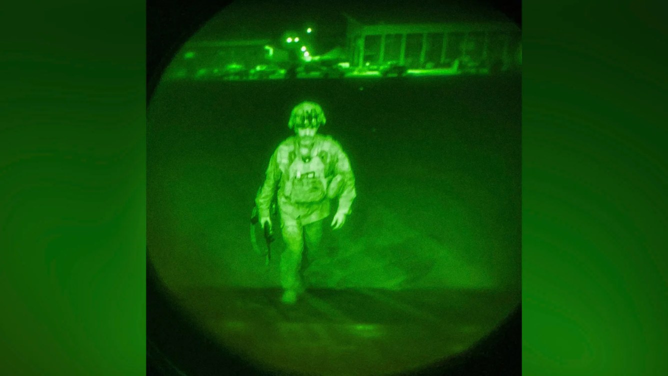 Why (some) Black Hawk crew chiefs paint their face masks fierce