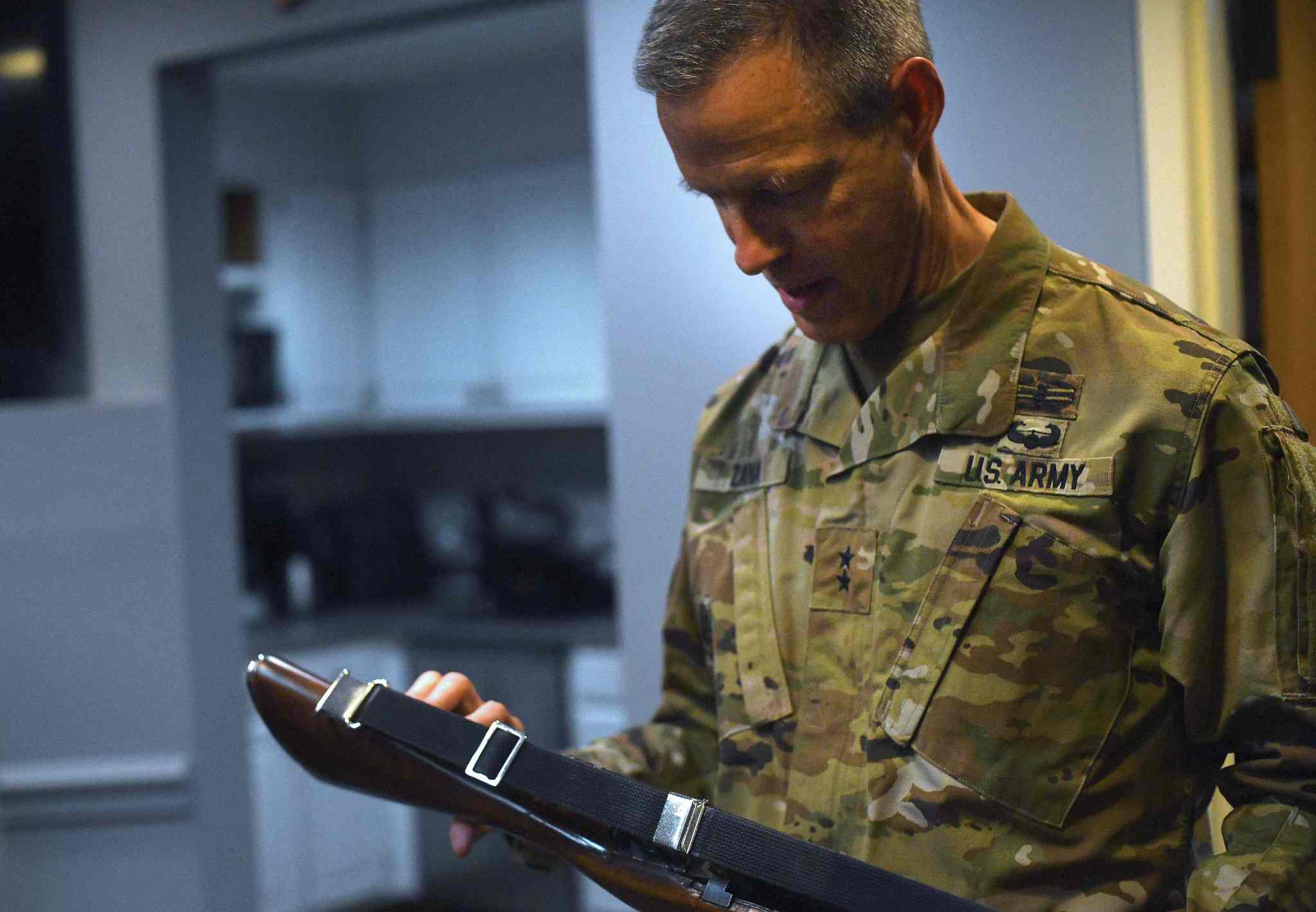 An Army general's final 'walk' at the Tomb of the Unknowns