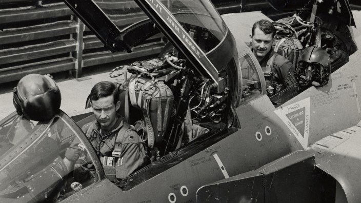 The pilot who willingly went down with his plane to protect secrets