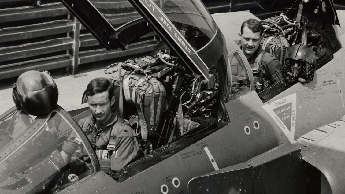 The pilot who willingly went down with his plane to protect secrets