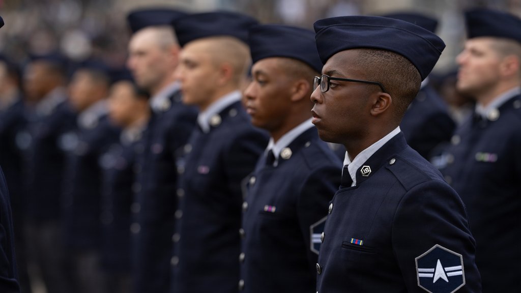 First enlisted guardians graduate in Space Force dress uniforms