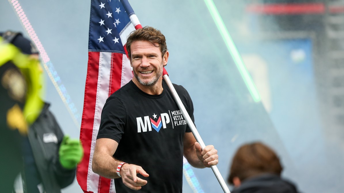 5 questions only a vet would ask a Green Beret and NFL player