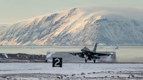 Pentagon wants major improvements to Greenland base runways