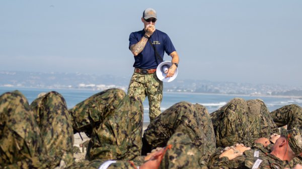 Here’s the Navy’s new fitness test for SEALs and other combat jobs