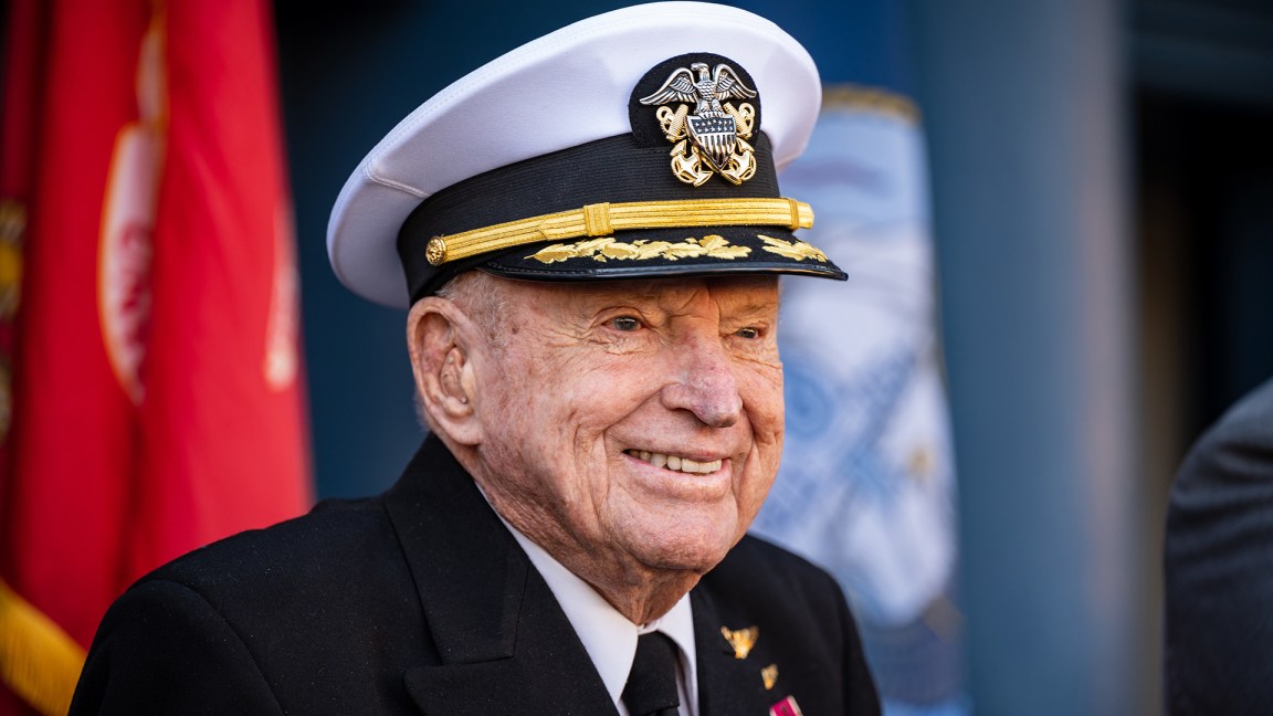 Navy pilot who downed 4 Soviet MiGs to receive Medal of Honor