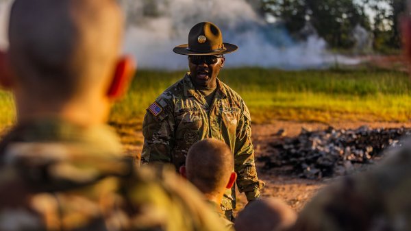 Military recruits will no longer need a REAL ID to fly to basic training