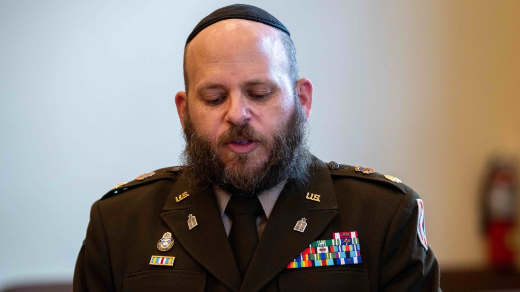 Army lays out criteria for evaluating religious waivers for beards